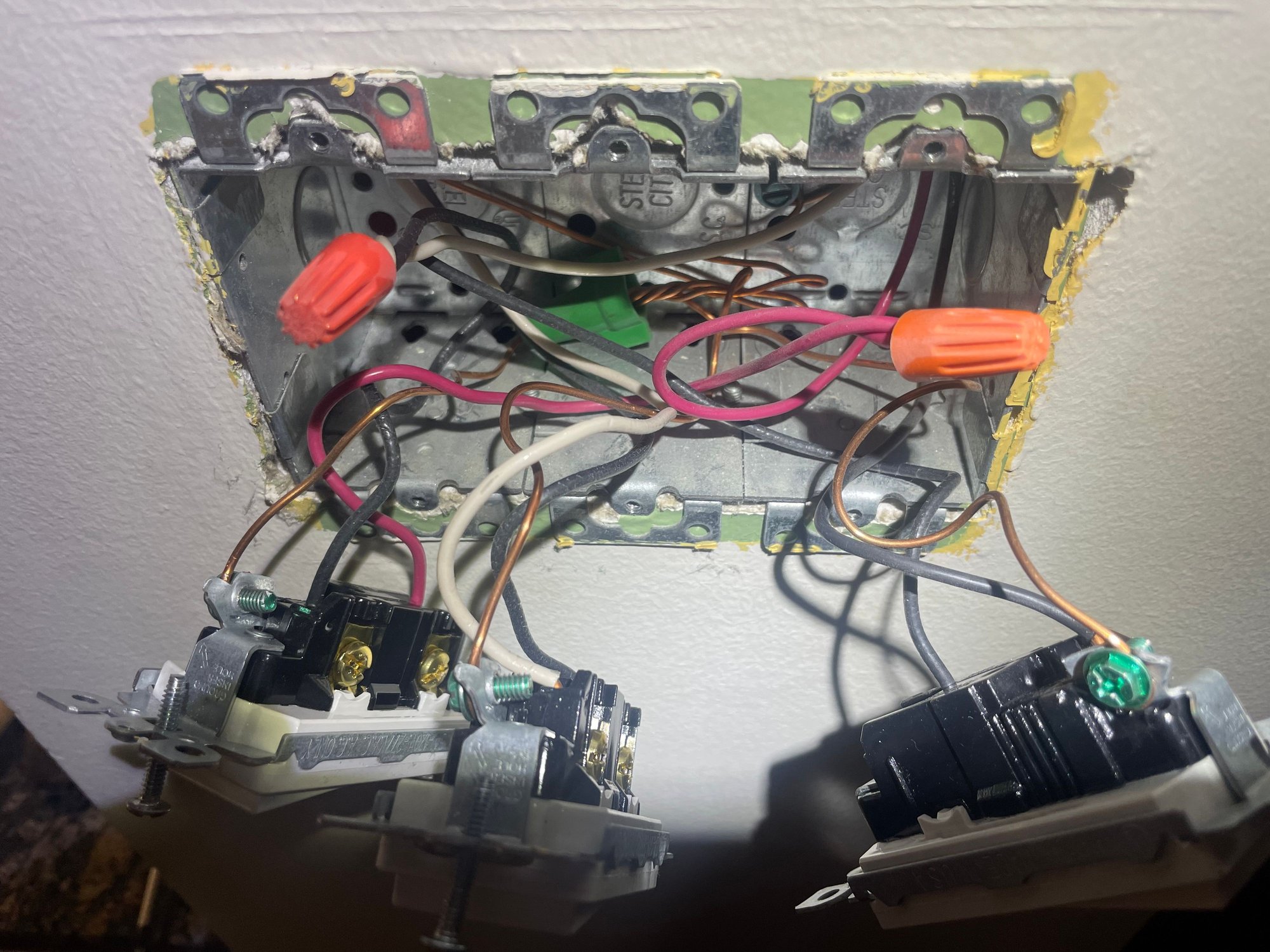 Confusing Wiring in Gang Box - DoItYourself.com Community Forums