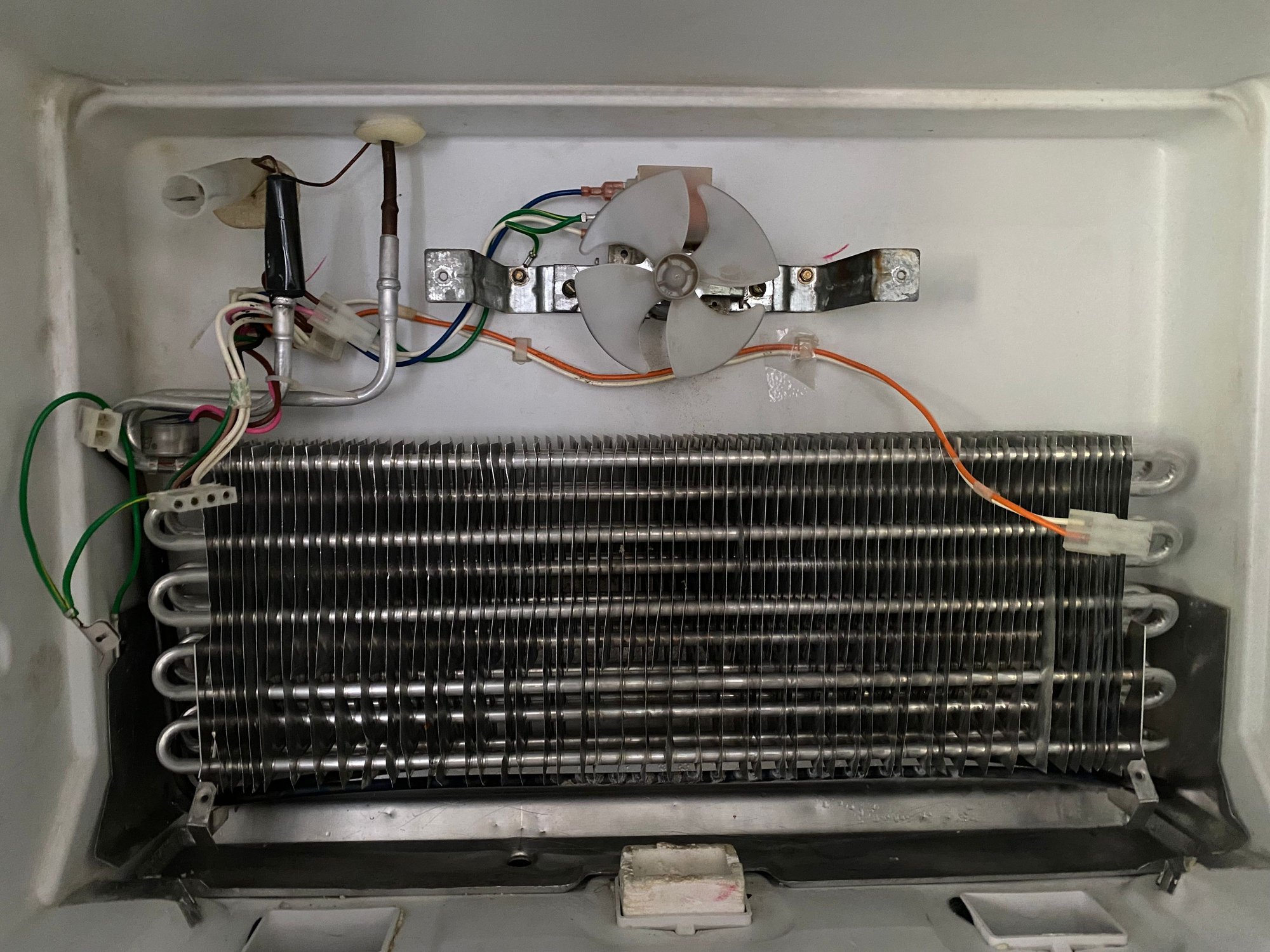 Whirlpool fridge: fan cycling off & on - DoItYourself.com Community Forums