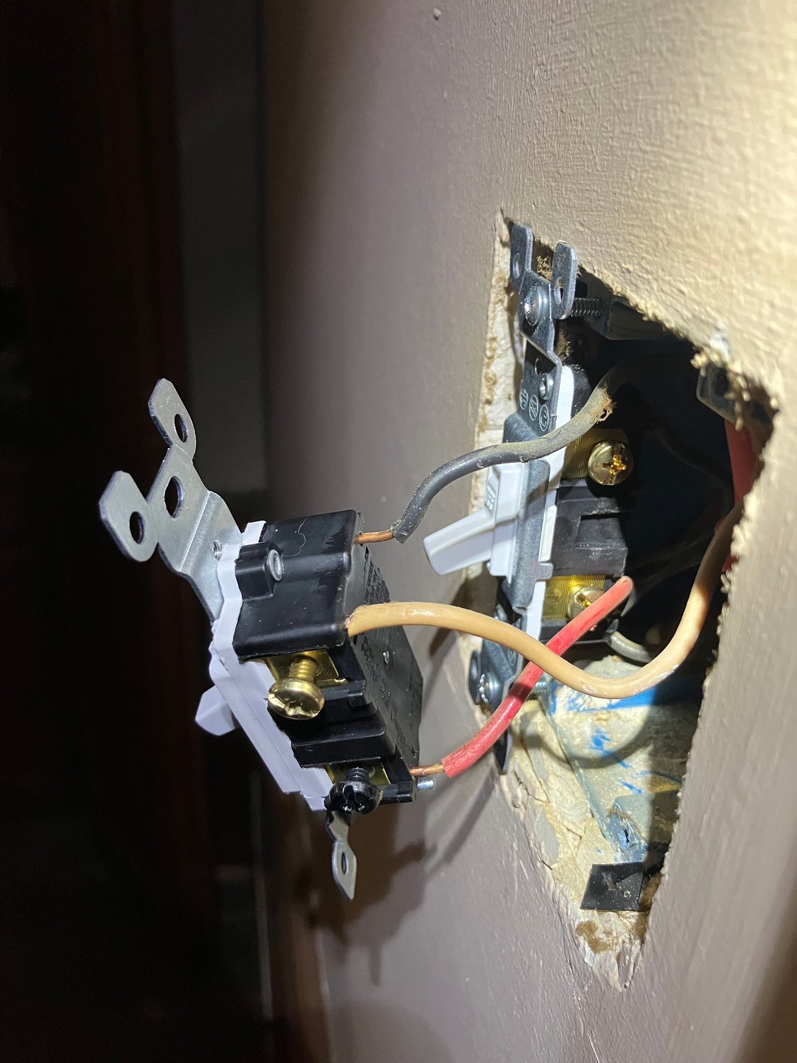 Mis-wired a 3 way switch, need help getting it right - DoItYourself.com ...