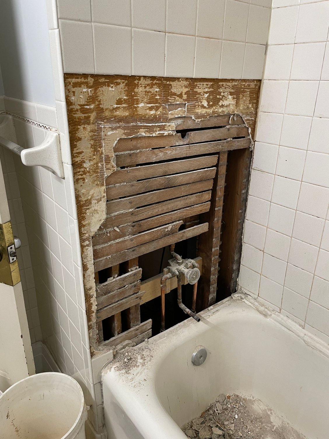 Repairing lath & plaster bathtub wall under tiles? - DoItYourself.com ...