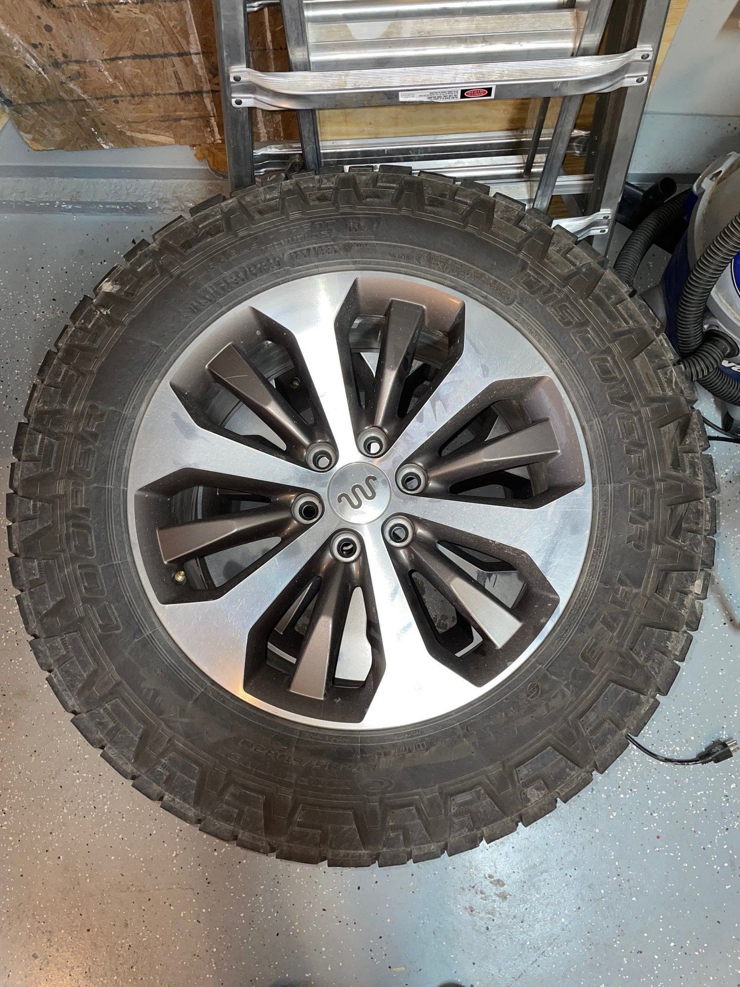 Northeast 2018 King Ranch wheels + 286/60/20 Cooper Discoverer AT3 XLT ...