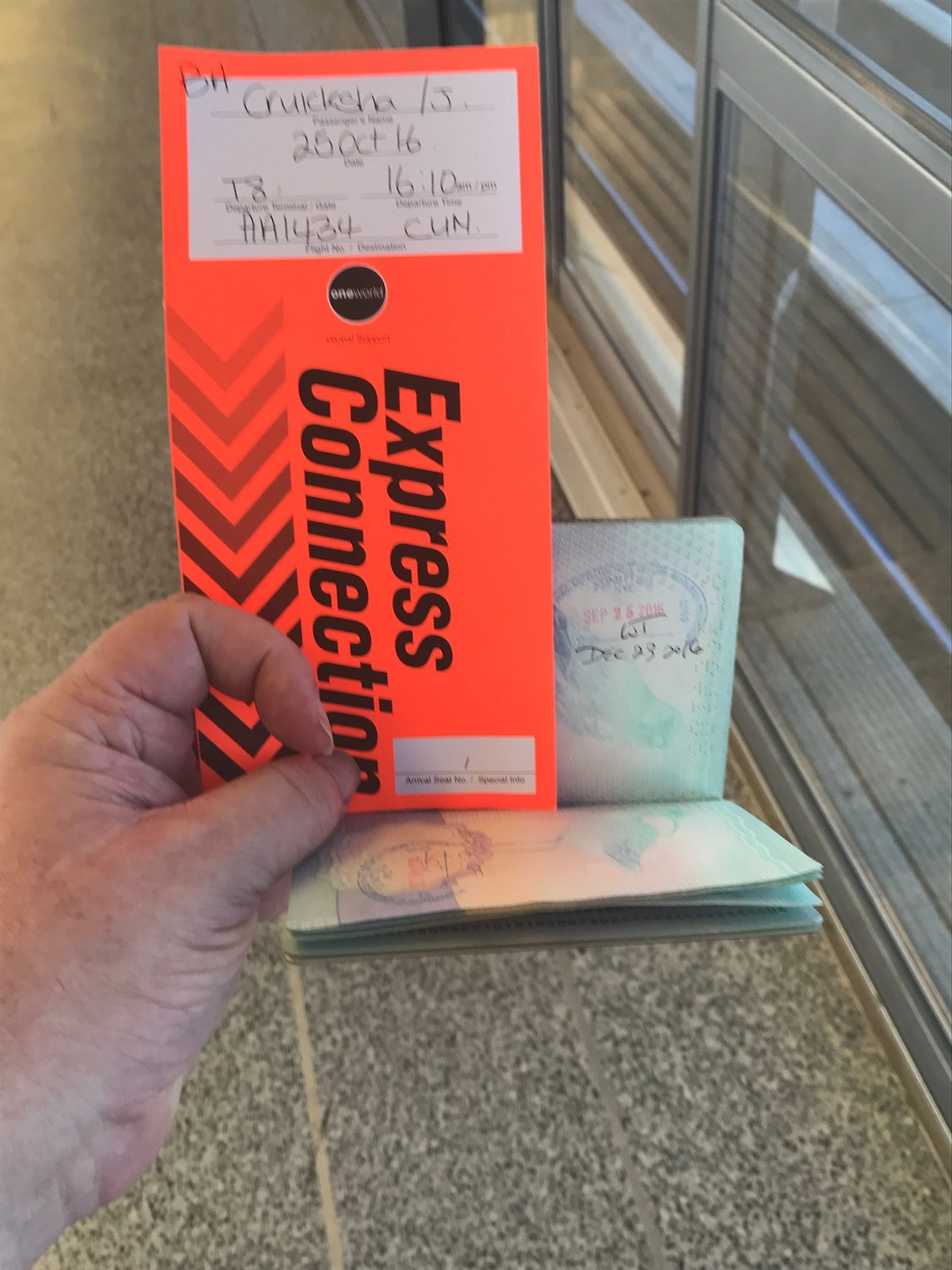 AA Guide: MIA / Miami International Airport, MCT / Connection, etc ...