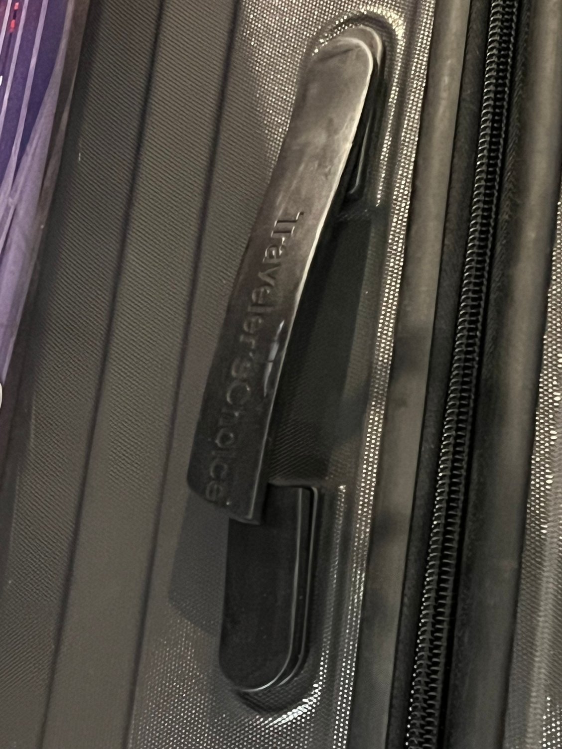 Broken luggage handle on SQ177, what to do? - FlyerTalk Forums