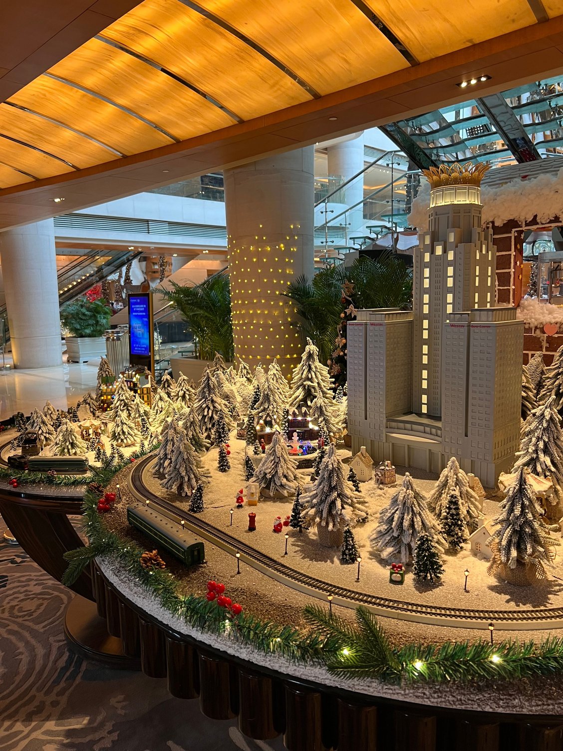 Share The Christmas or Holiday Decorations at Marriott Bonvoy Hotels ...