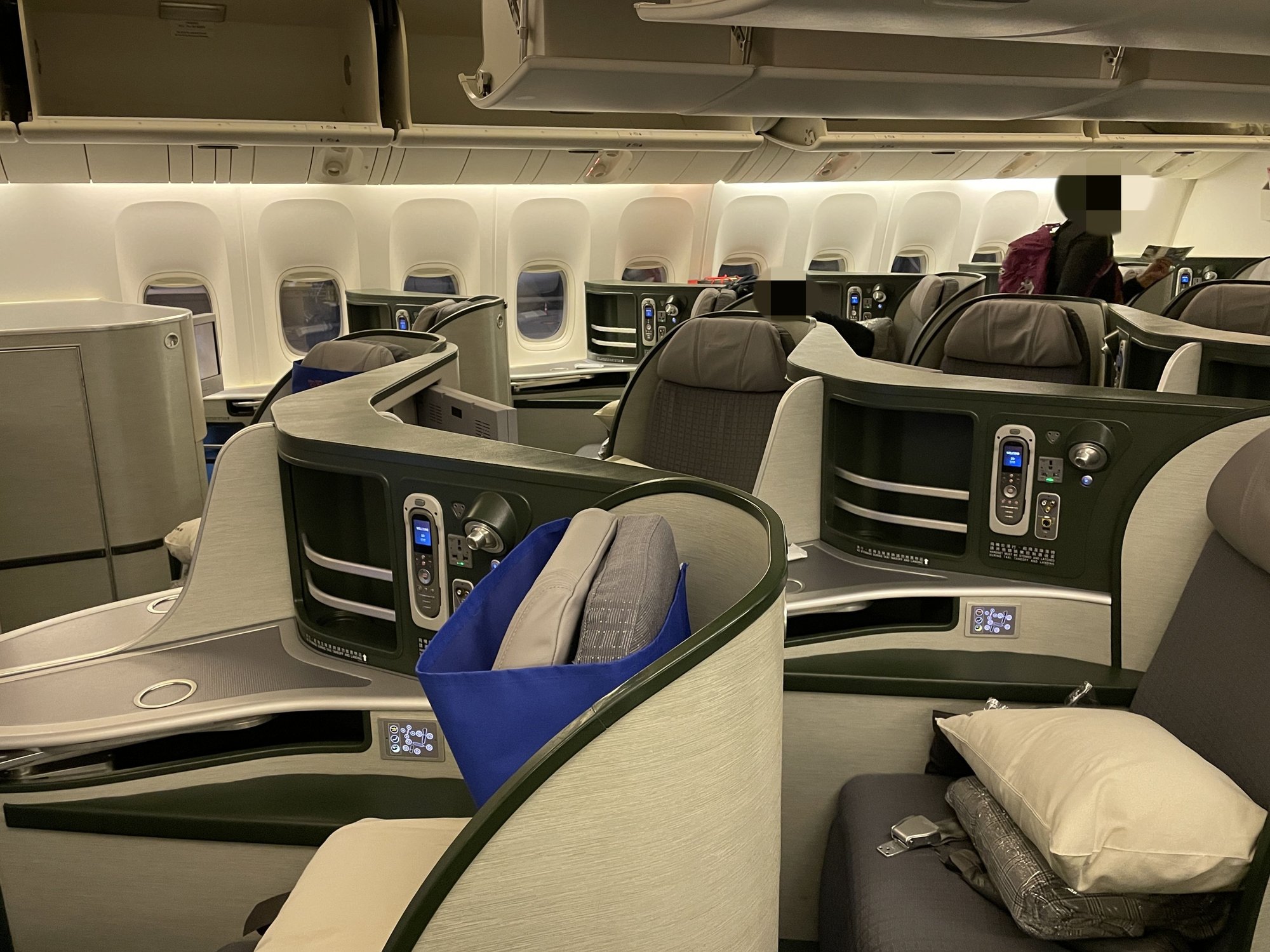 Windows in forward cabin of 38J B77W - FlyerTalk Forums