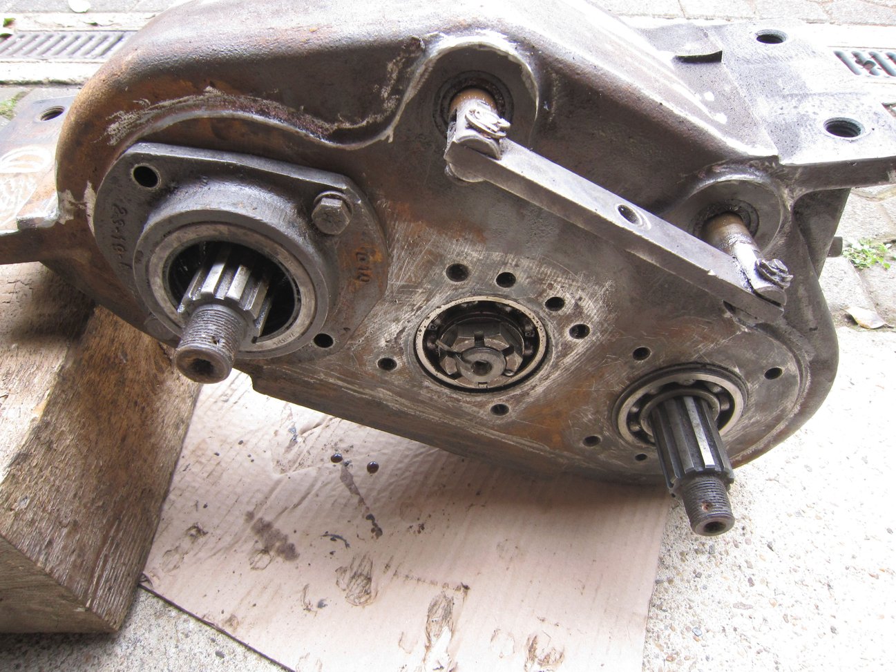 New from The Netherlands with 54y DANA24 searching spares and info ...