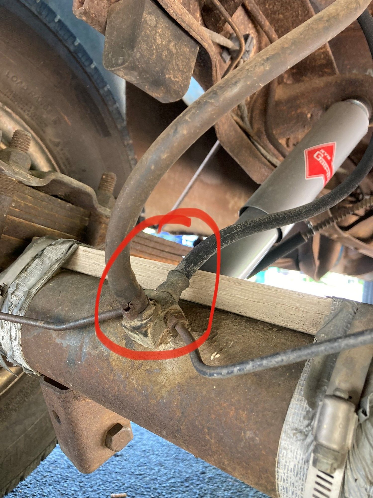 Fluid leak rear brake - Ford Truck Enthusiasts Forums
