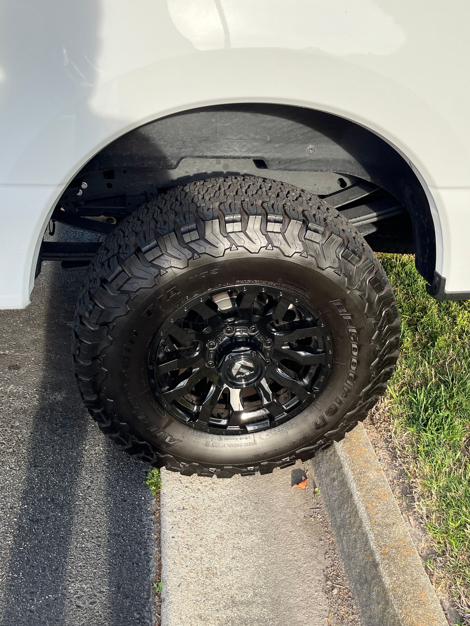 Got any pics of 295 tires on 23+ SDs? - Page 2 - Ford Truck Enthusiasts ...