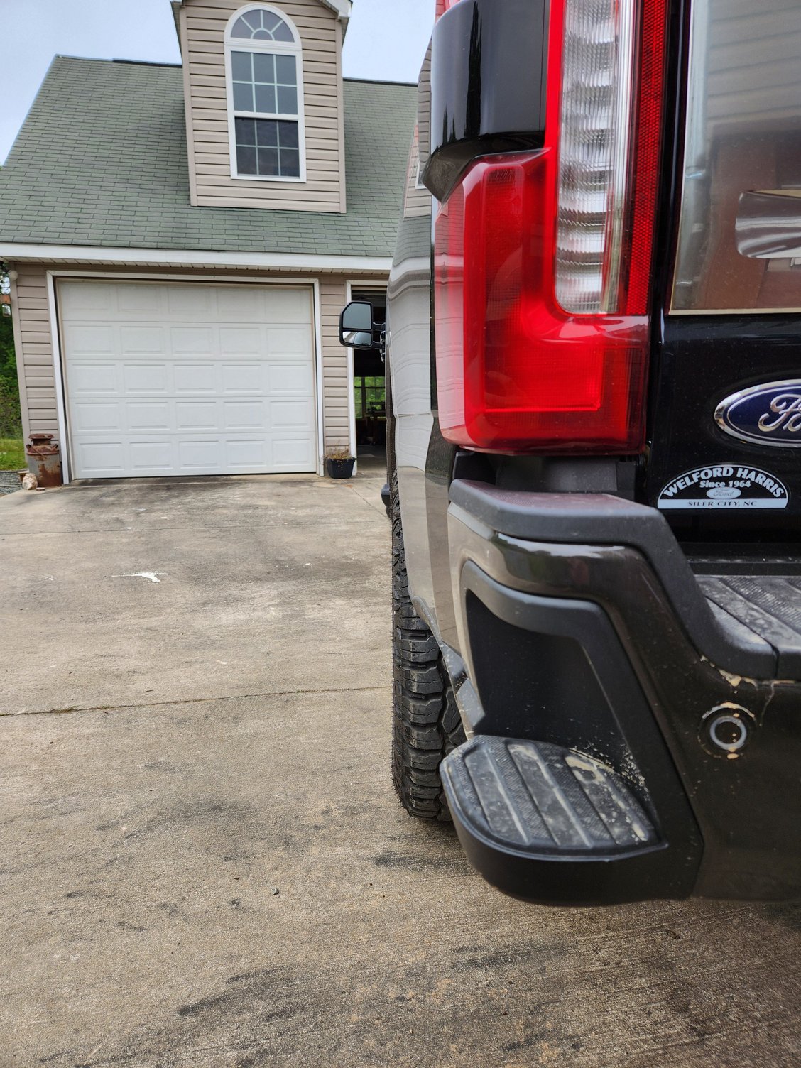 Got any pics of 295 tires on 23+ SDs? - Ford Truck Enthusiasts Forums