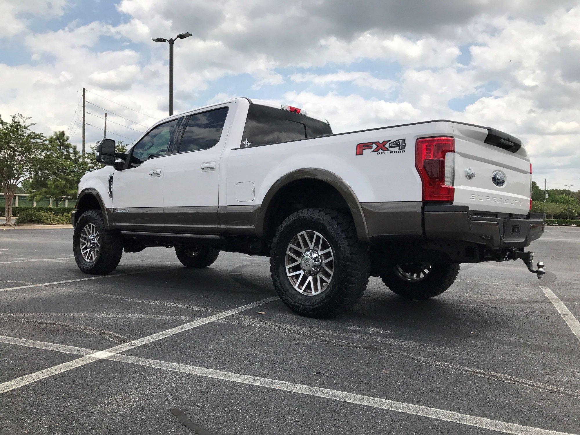 Lifted 2017 F250 with 37's Pics - Page 6 - Ford Truck Enthusiasts Forums