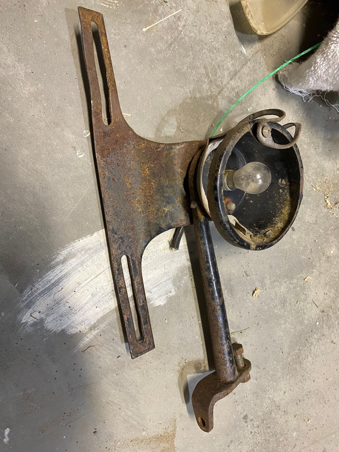 48-52 tail light bracket - Ford Truck Enthusiasts Forums