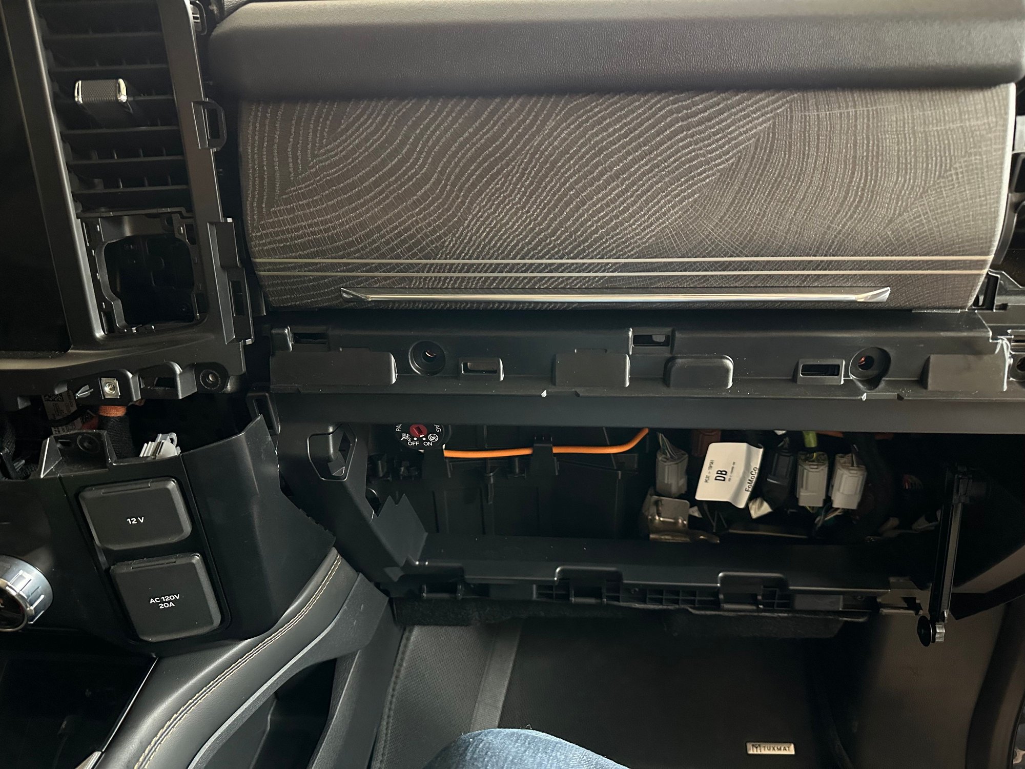 23 vs 24 Platinum Storage Lid - Page 2 - Ford Truck Enthusiasts Forums