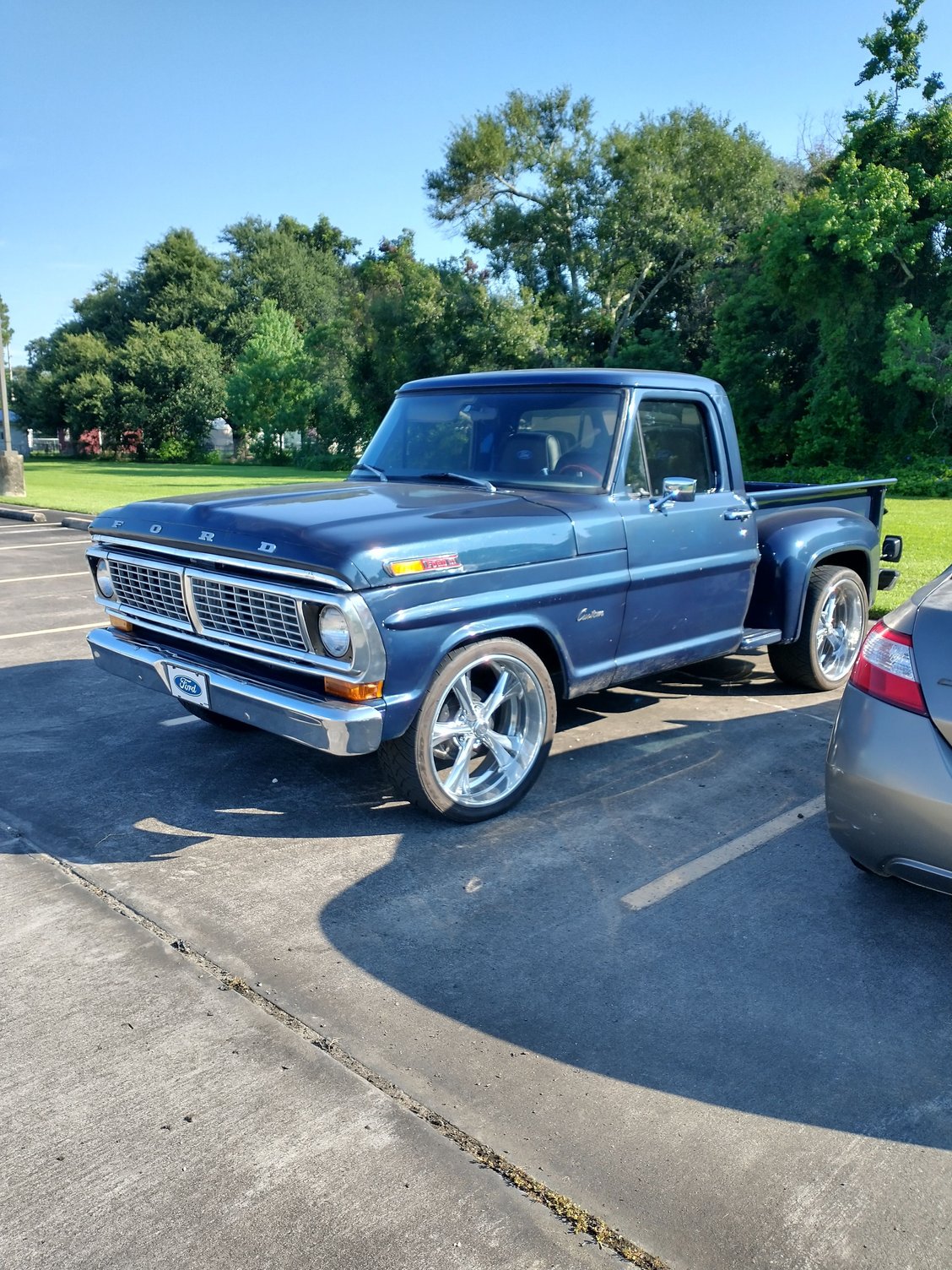 Does anyone run 20’ rims on there F100’s? - Ford Truck Enthusiasts Forums