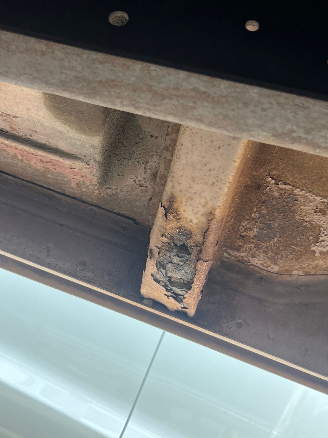 Cutting rust on body supports - Ford Truck Enthusiasts Forums