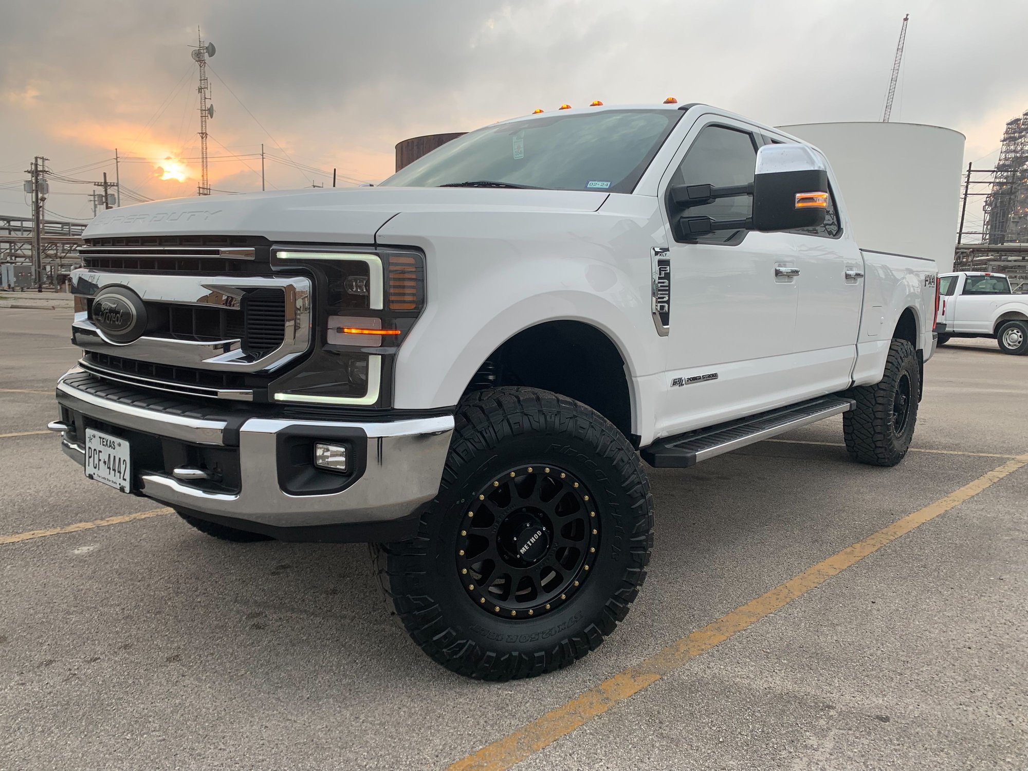 super duty pics with 37's / what are ya'll running - Ford Truck ...