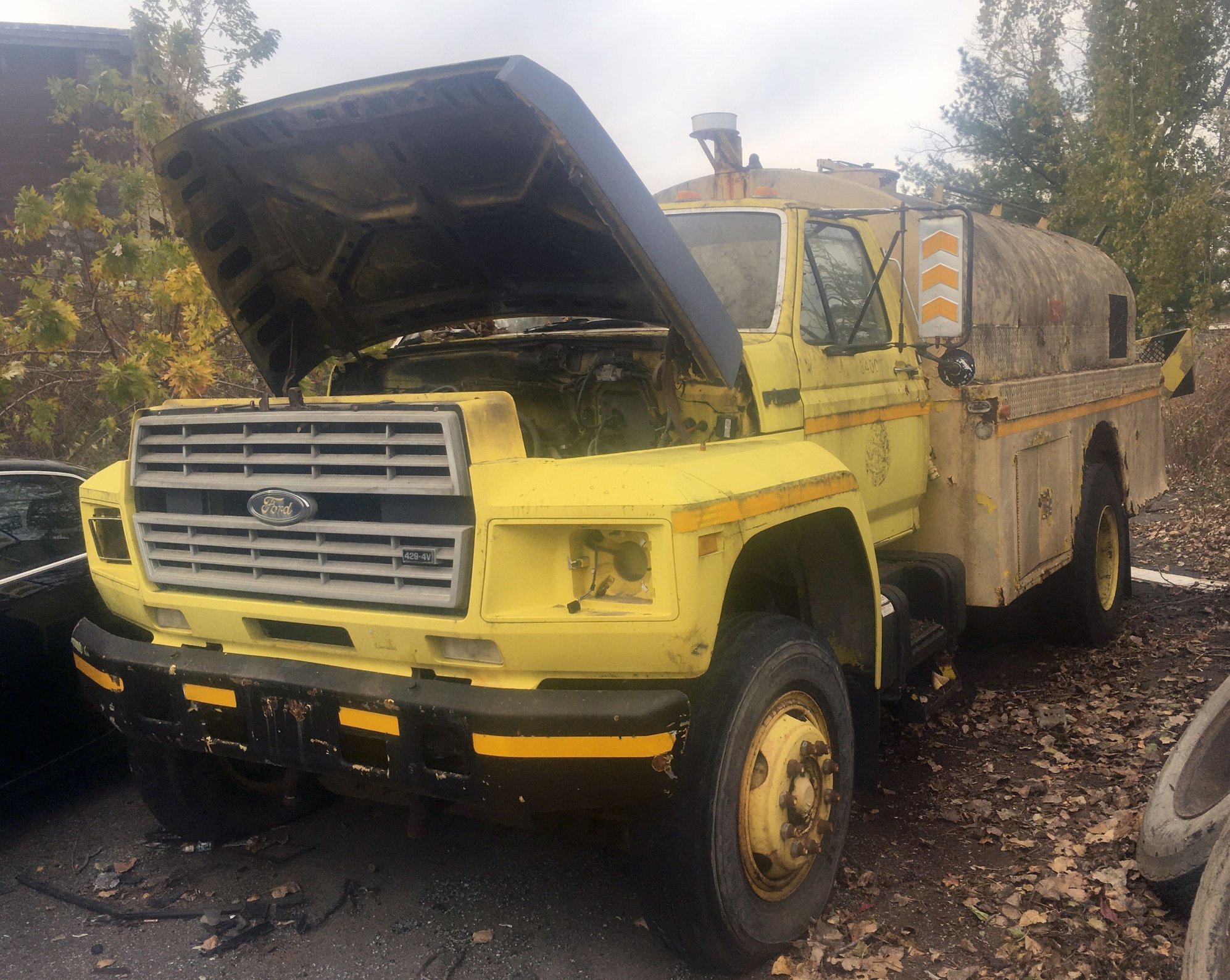 Ford F800 new member-new truck missing one very important component ...