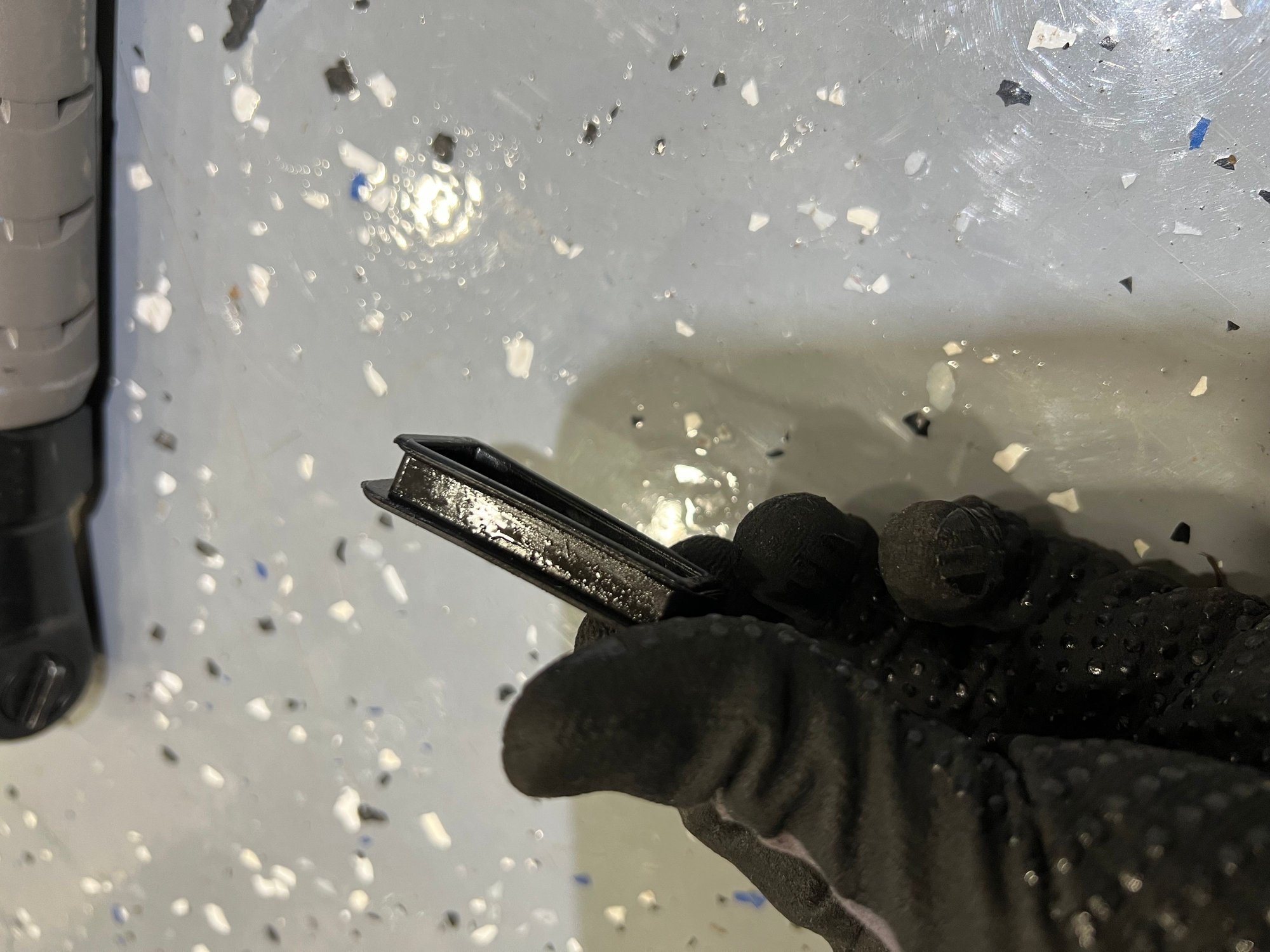 Transmission bell housing peep hole looks a bit wet - MBWorld.org Forums