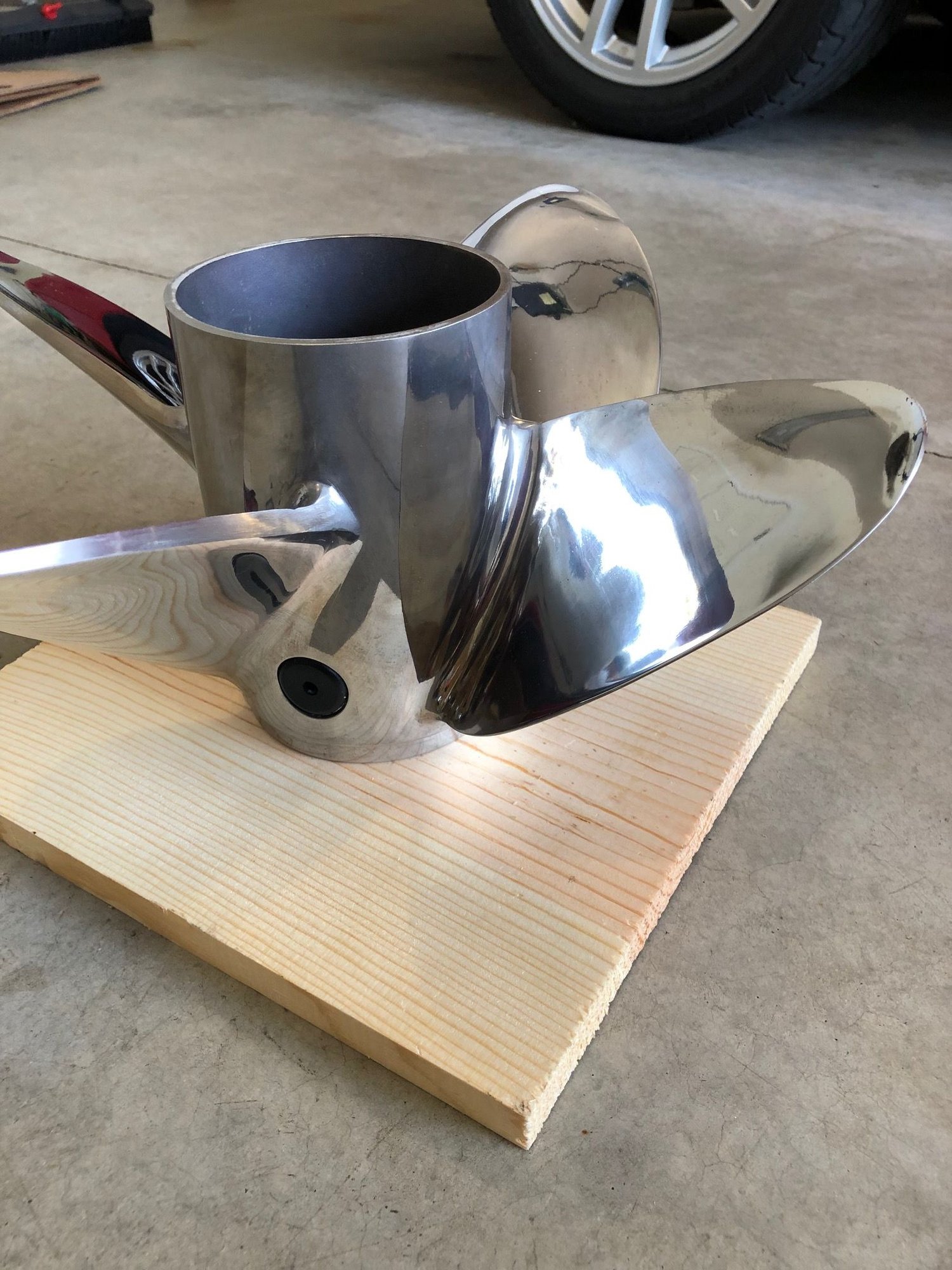 BBlades 4 speed, 24 pitch prop, excellent condition - Offshoreonly.com