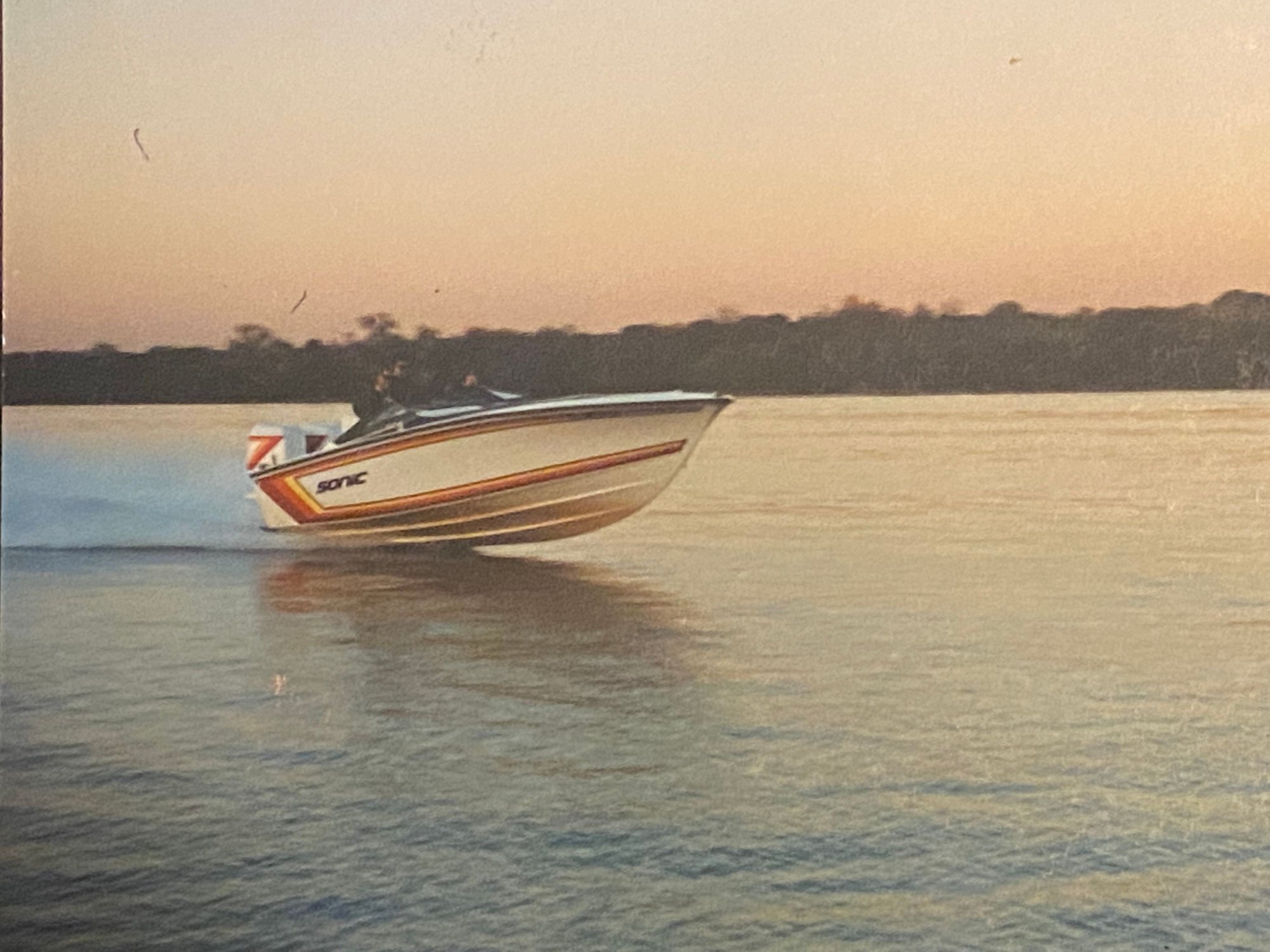 Sonic 27' Outboards - Offshoreonly.com