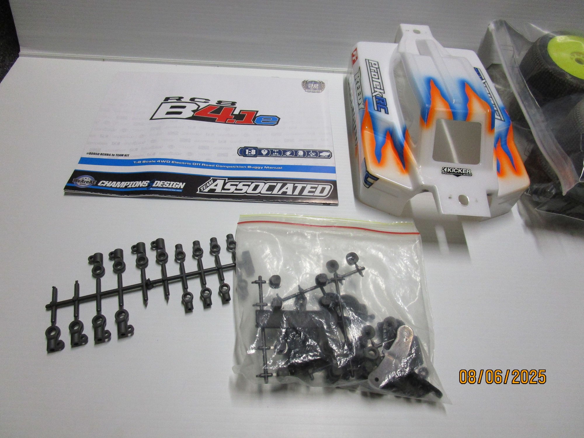 ASSOCIATED RC8 B4.1E AND HW 1900KV COMBO - R/C Tech Forums