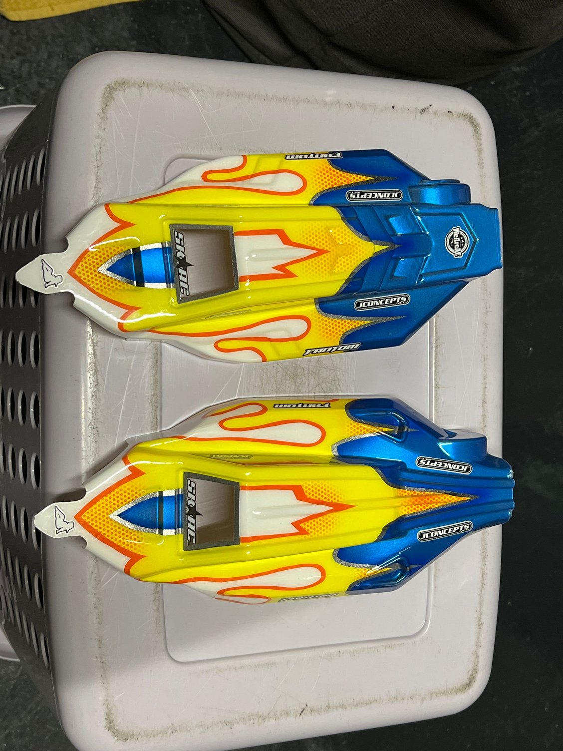 Matching B6.4 bodies and stand - R/C Tech Forums
