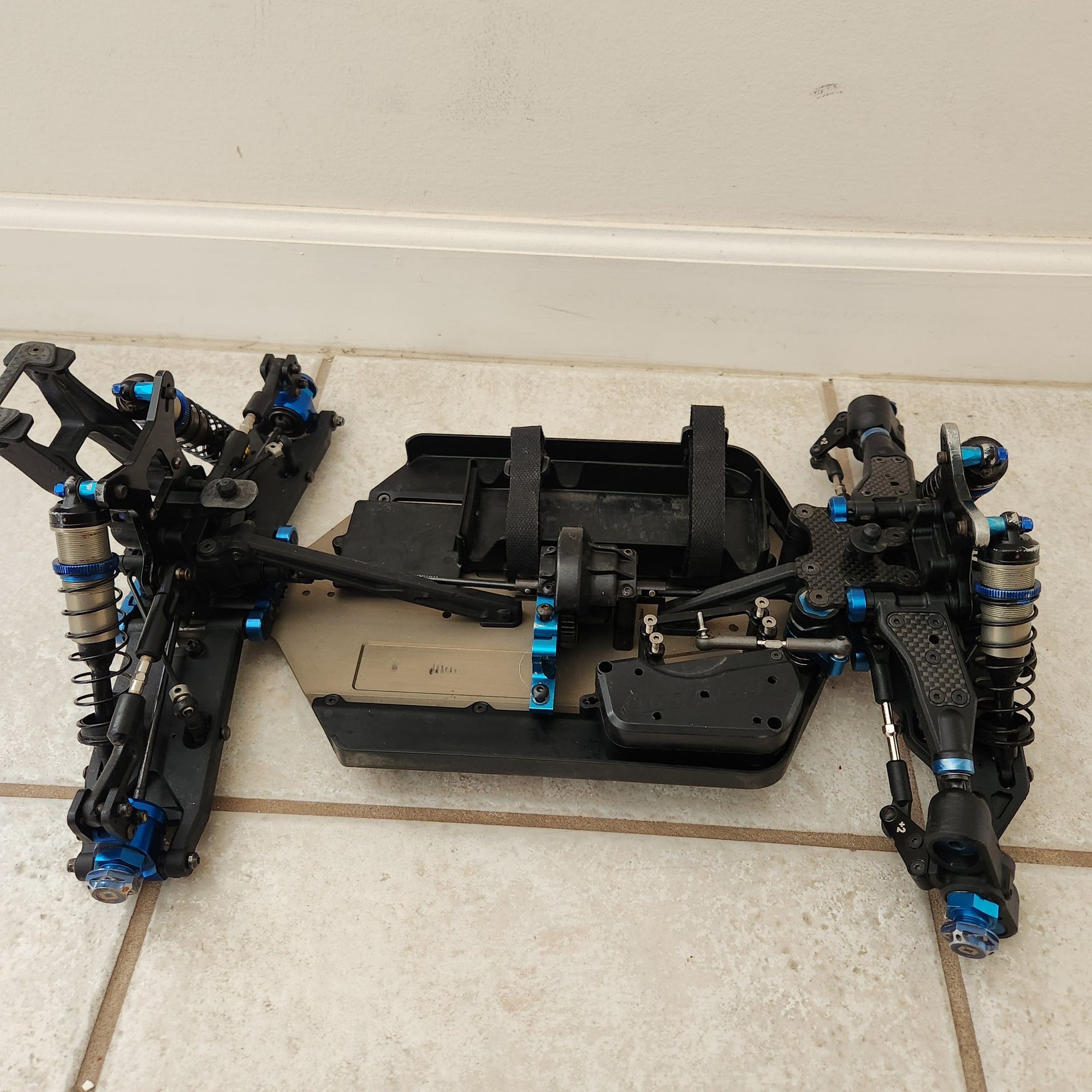 Rc8B3.2e Roller with Spares - R/C Tech Forums