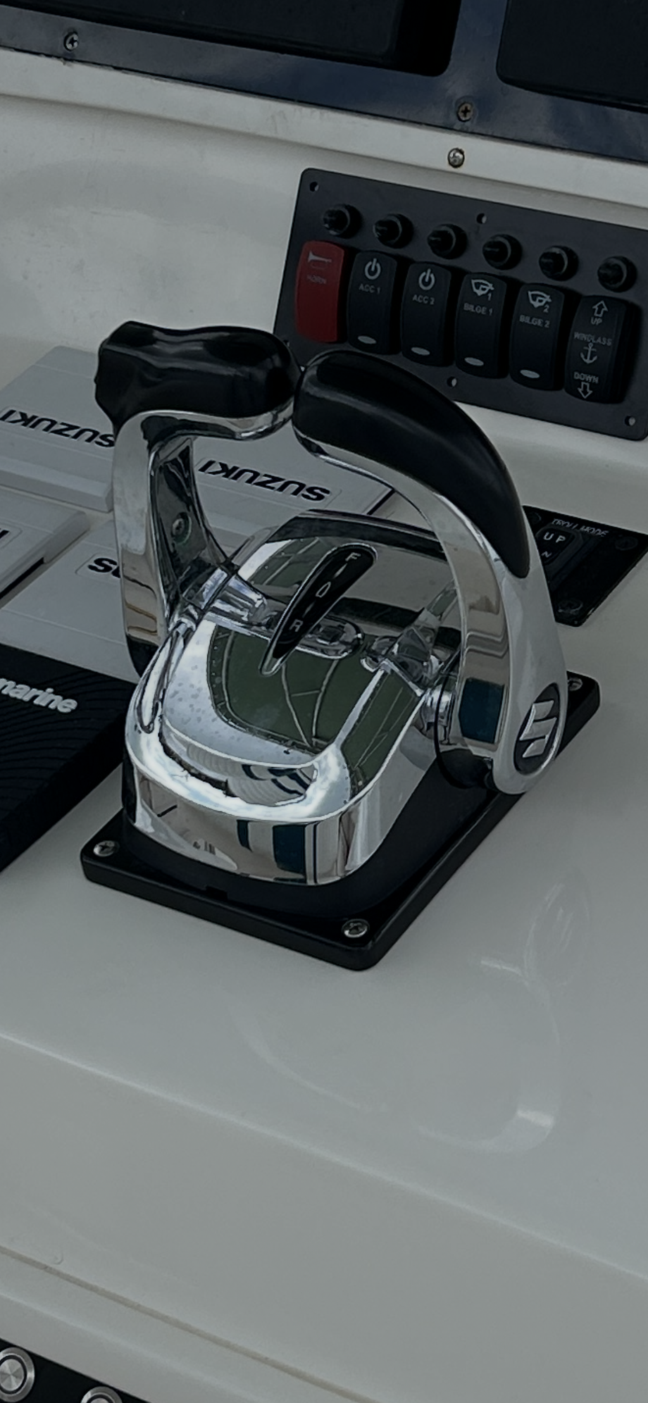 Suzuki Dual Remote Control Digital - Base plate removal - The Hull ...
