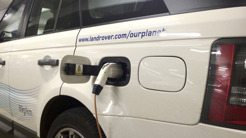 Range Rover Plug-In Diesel Hybrid Prototype: Exclusive Photos!