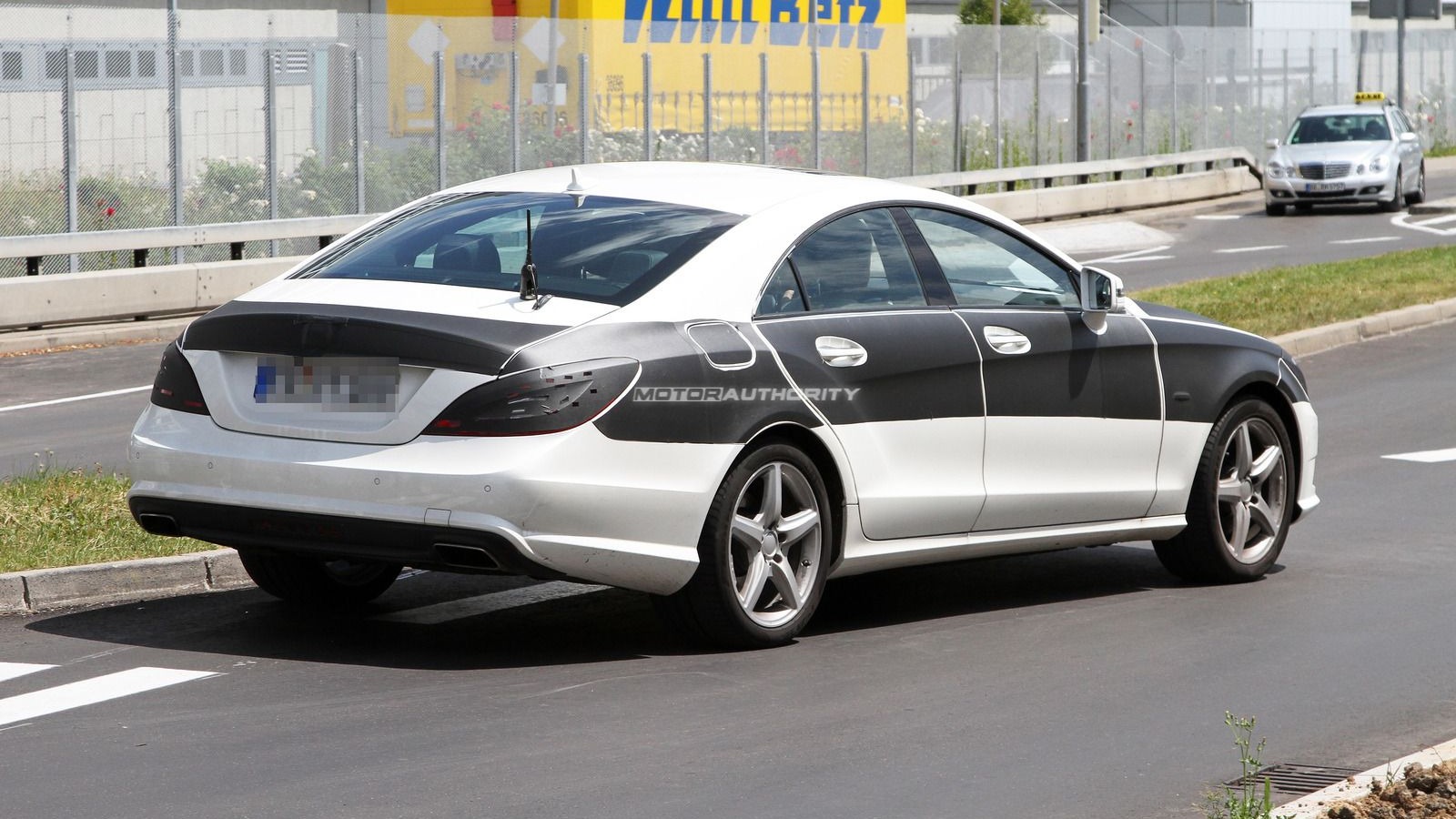 Spy Shots: 2011 Mercedes-Benz CLS AMG Sport Package
