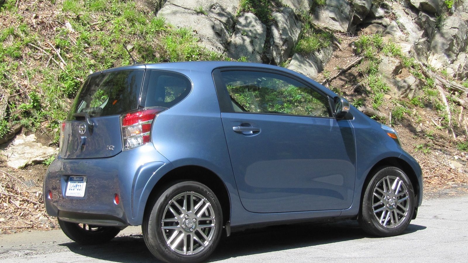 2012 Scion iQ: The 37-MPG Minicar We Wish We Liked Better