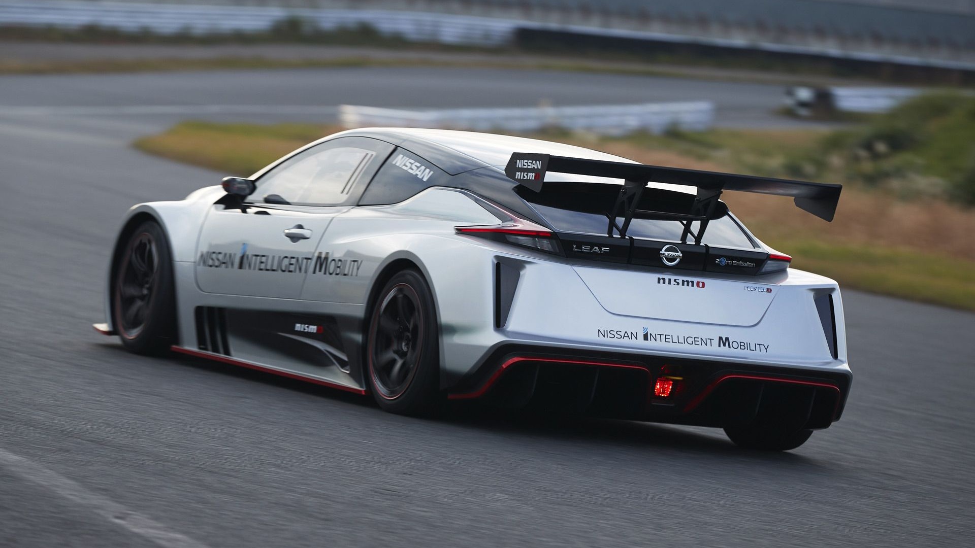 Nissan reveals Leaf Nismo RC race car that won't actually race