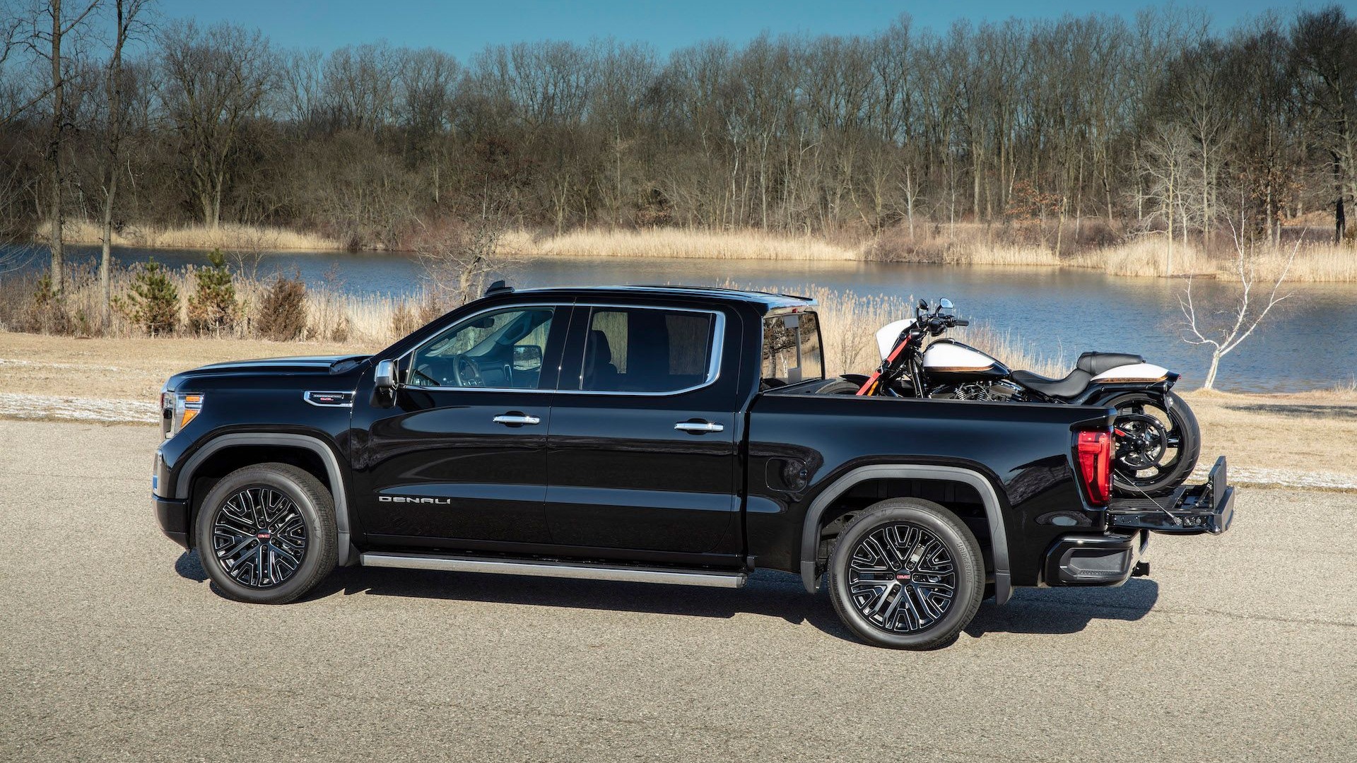 GMC Sierra 1500 CarbonPro bed brings supercar tech to pickup trucks