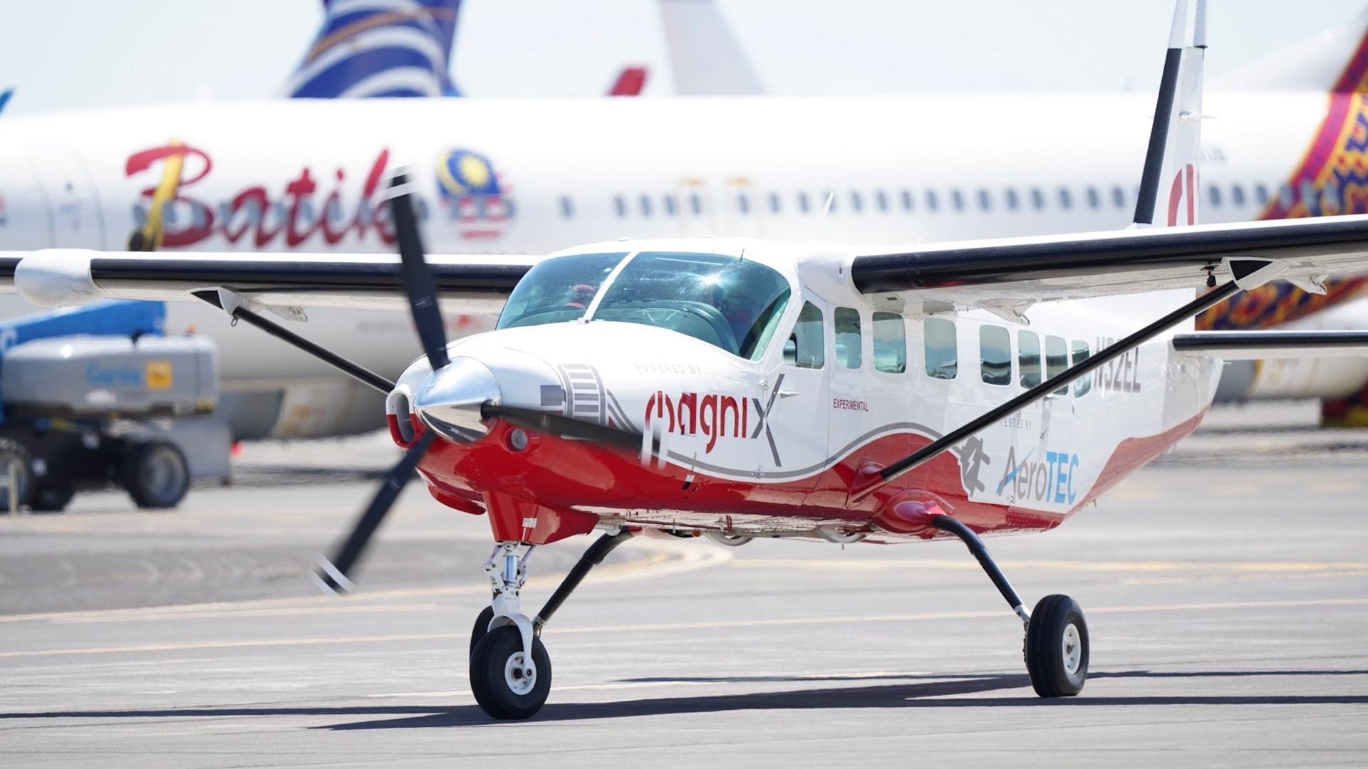 World's largest commercial electric airplane flown for 30 minutes, can ...