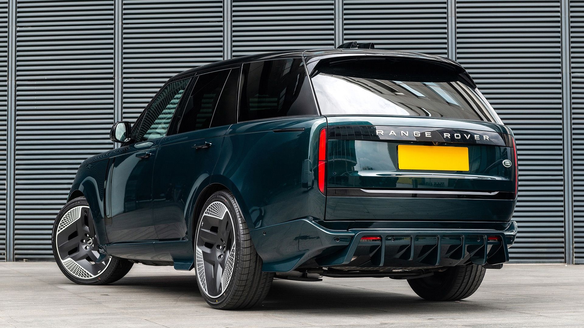 Kahn Design launches Racing Green customization program