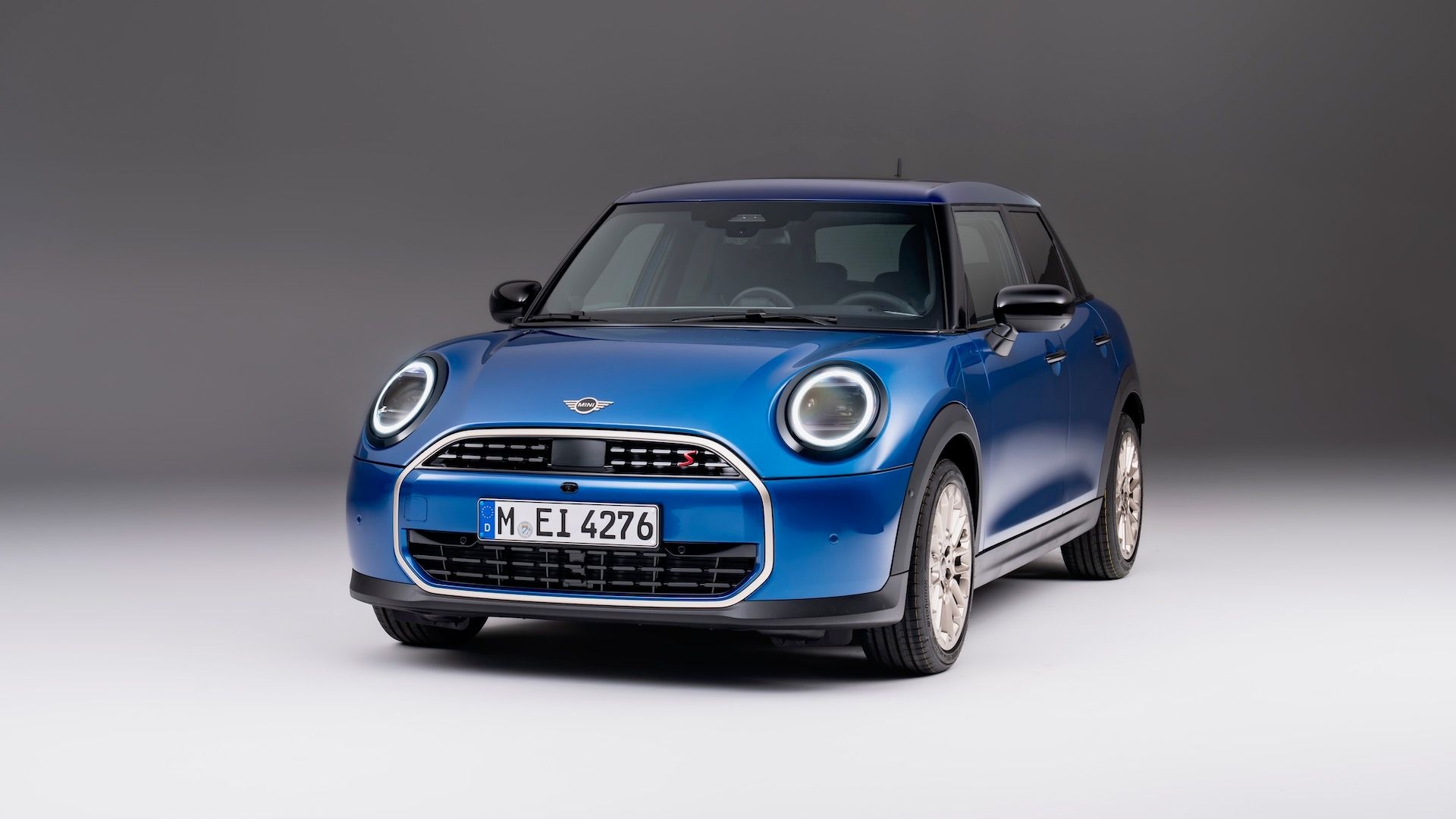 2025 Mini Cooper 4-Door debuts with gas engines