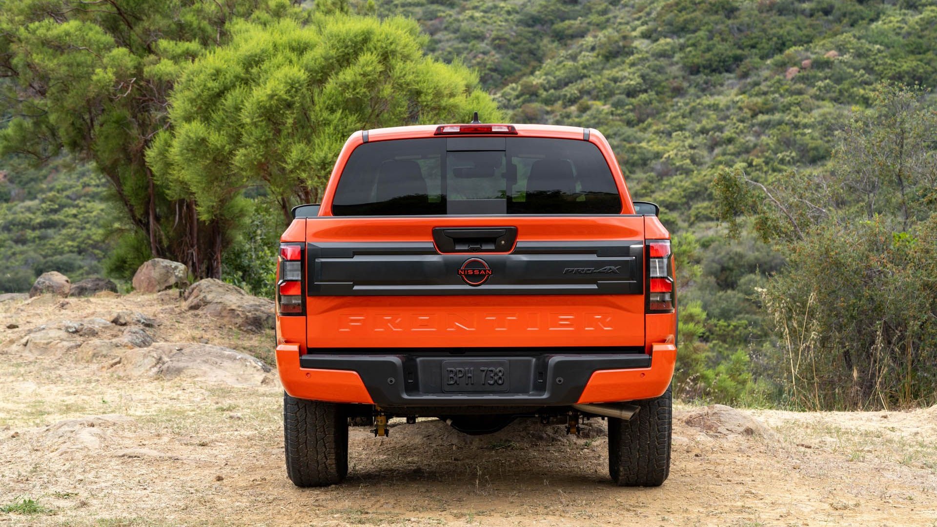 2025 Nissan Frontier gains new look, 6-foot bed option for $33,560