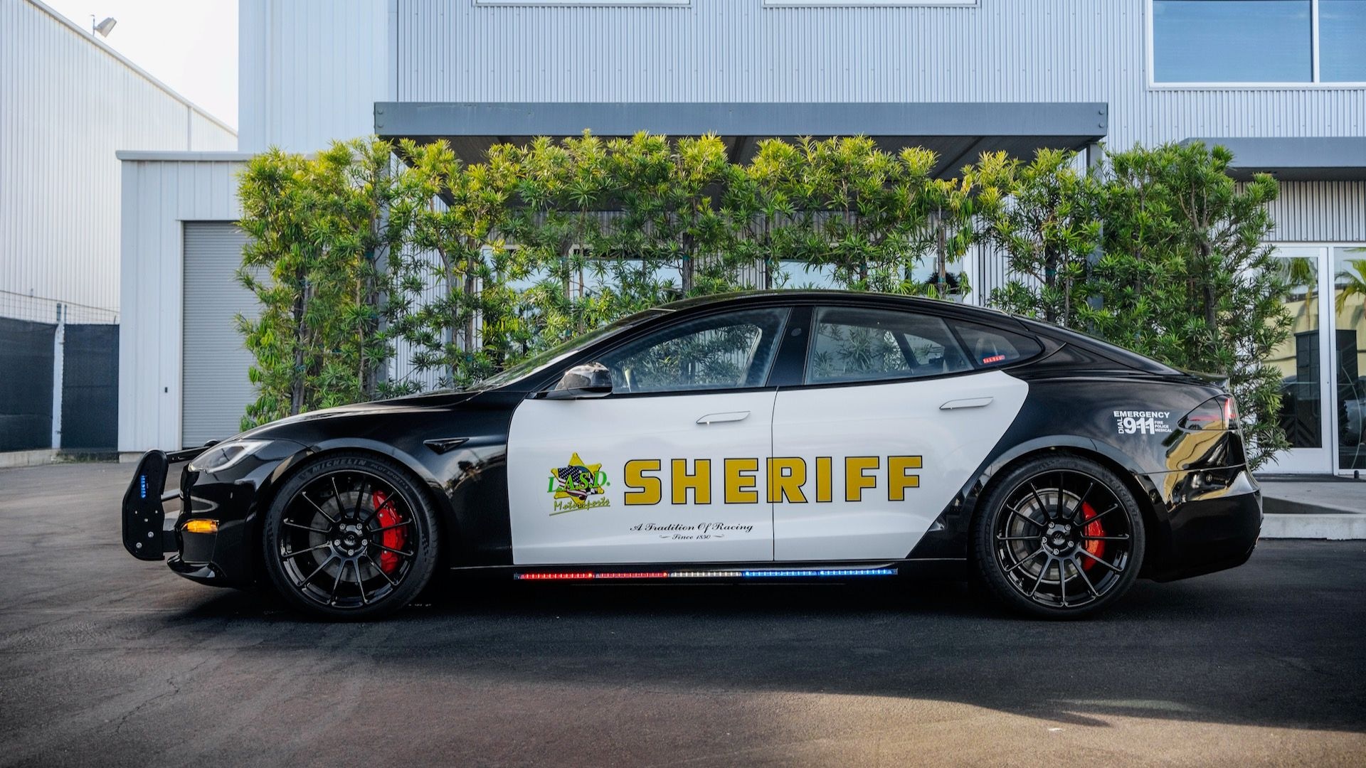 Tesla Model S Plaid revealed in police spec