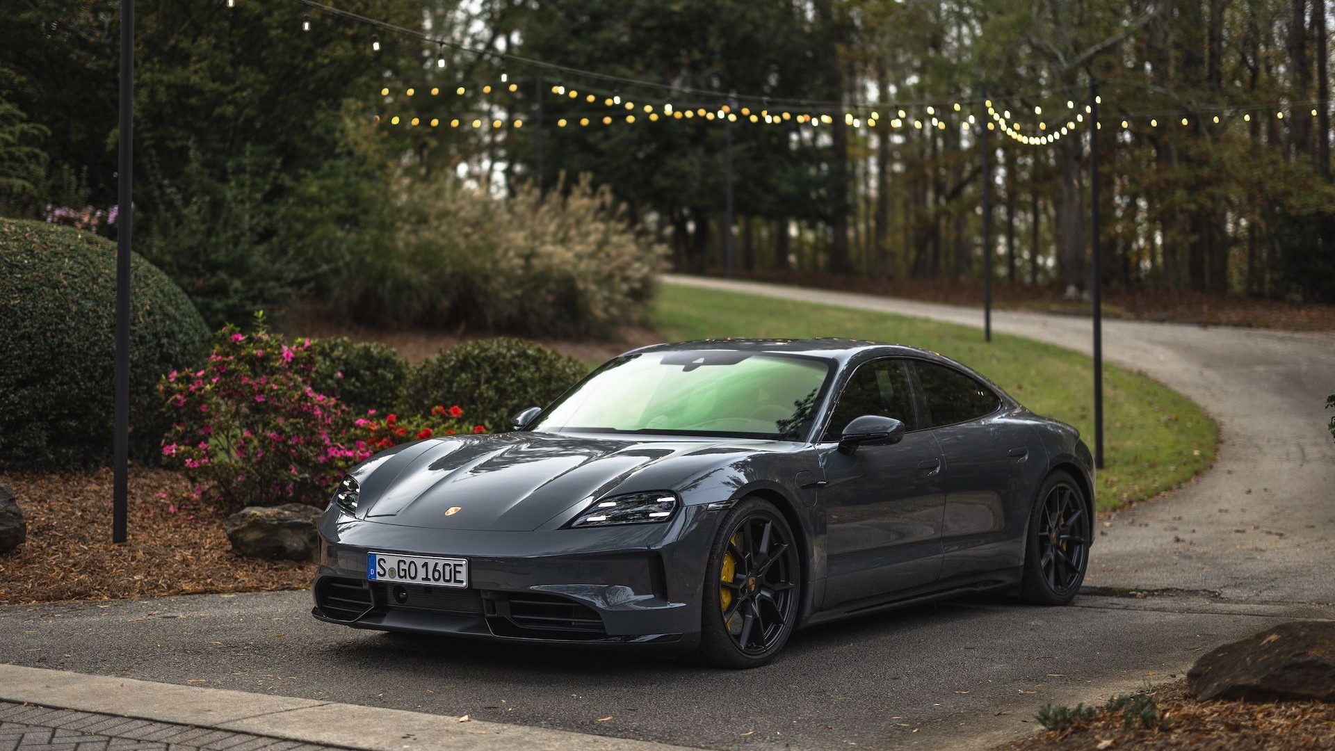 Porsche taycan news store