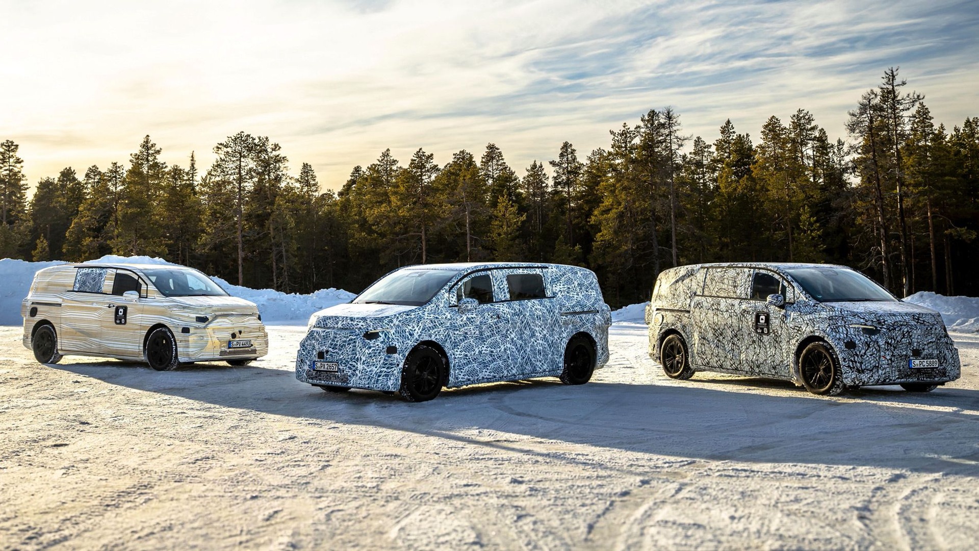 Mercedes electric midsize van tests in the snow, gas version to follow