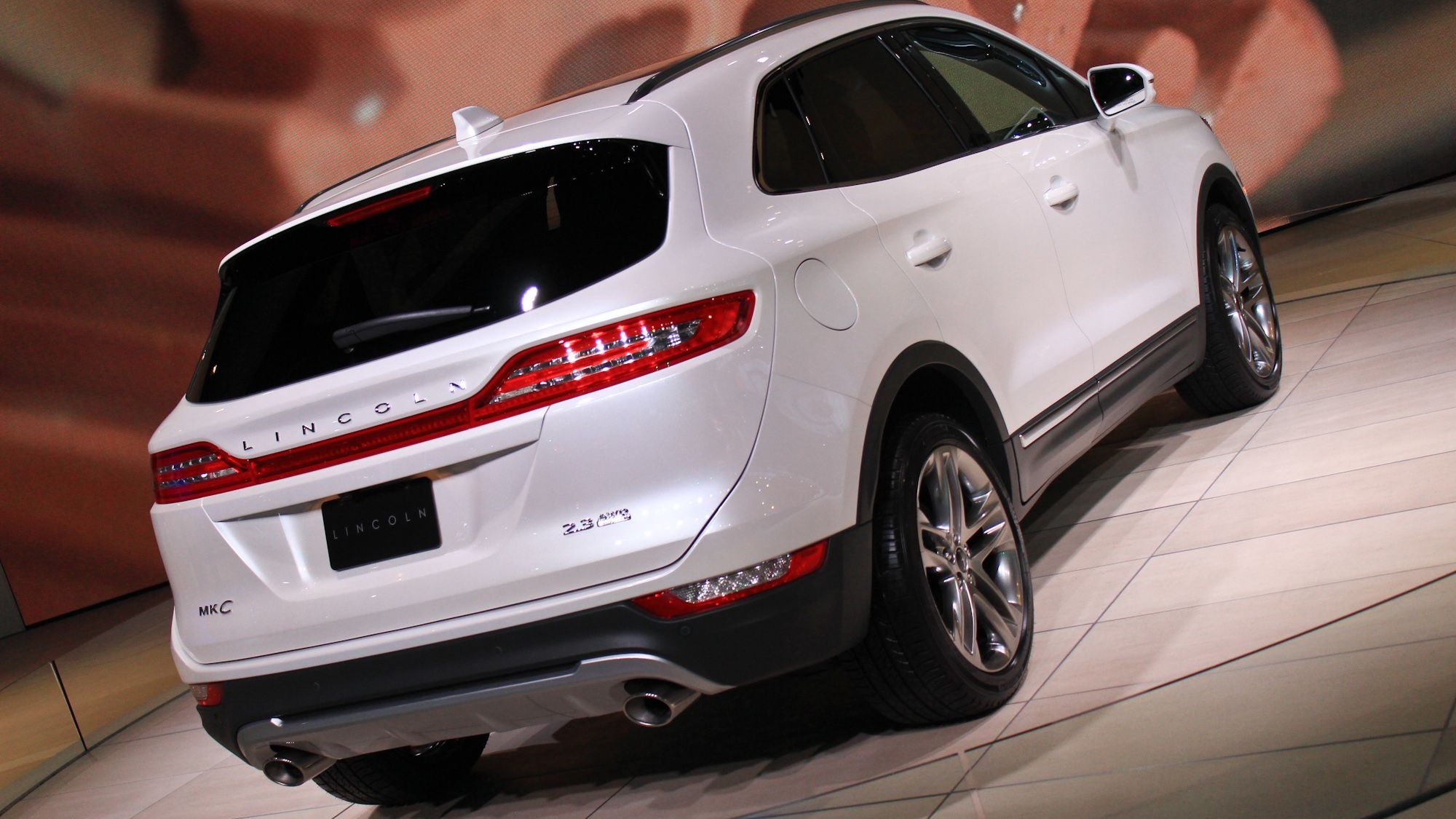 2015 Lincoln MKC Compact Crossover Pioneers New EcoBoost Engine: Live ...