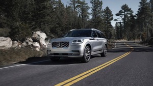 First drive review: The 2020 Lincoln Aviator Black Label pilots a ...