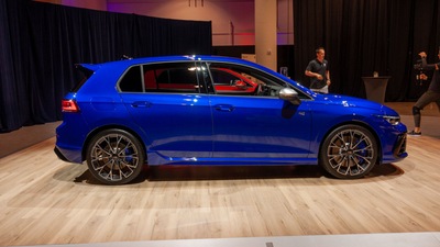 2025 Volkswagen Golf R debuts new look and more power for $48,325
