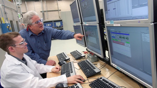 GM opens advanced battery lab in Michigan