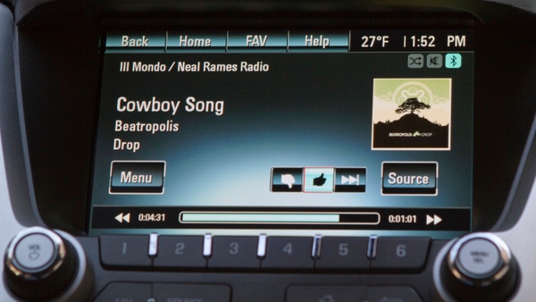 Chevrolet Launches MyLink Infotainment System on Volt, Equinox