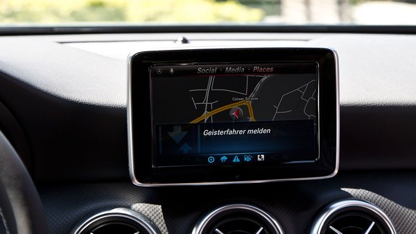 Mercedes-Benz To Offer Car-2-Car Communication This year