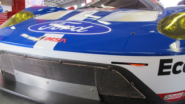 How the Ford GT race car differs from the road car