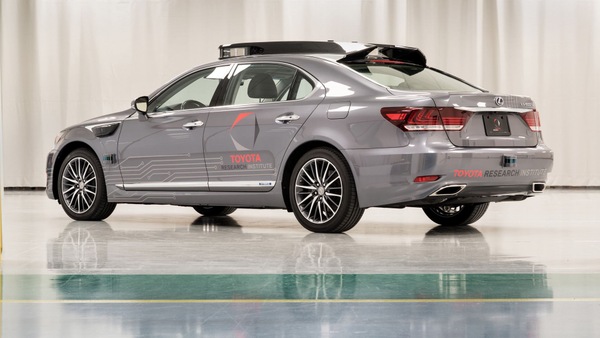 Toyota’s latest self-driving cars see up to 660 feet in all directions