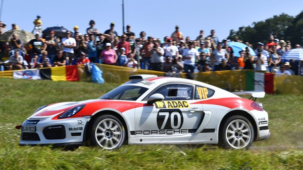 Porsche 718 Cayman rally car concept makes debut