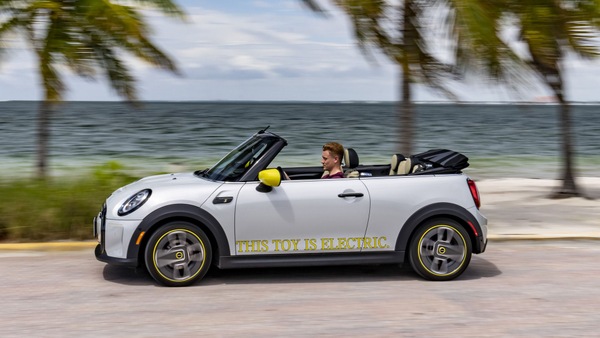 Mini Cooper SE Convertible concept hints at electric drop-top