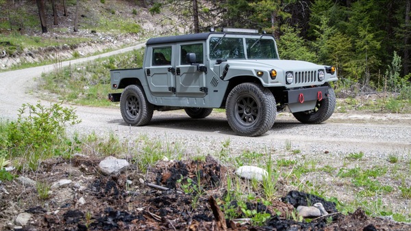 Cyber-Hummer EV aims for 300 miles of range with 1,000 hp for $98,900